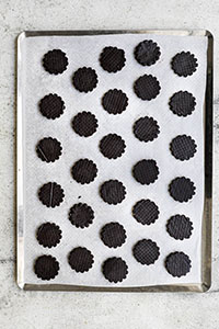 Homemade Oreo Cookies with White Chocolate Cream Filling - Belula
