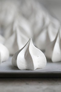Swiss Meringue Cookies (Meringue Kisses) - Belula