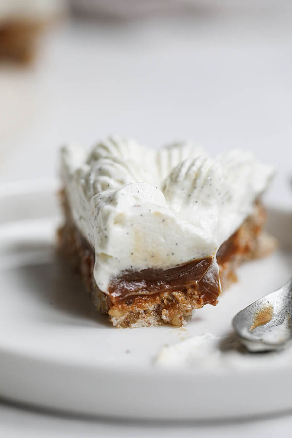 Easy French Walnut Dacquoise Cake - Belula